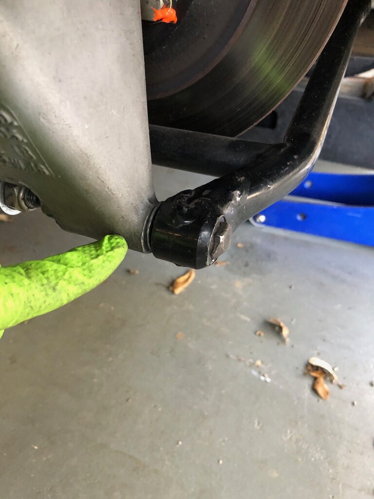 Help Needed - play in the lower rear upright - Elan Discussions ...