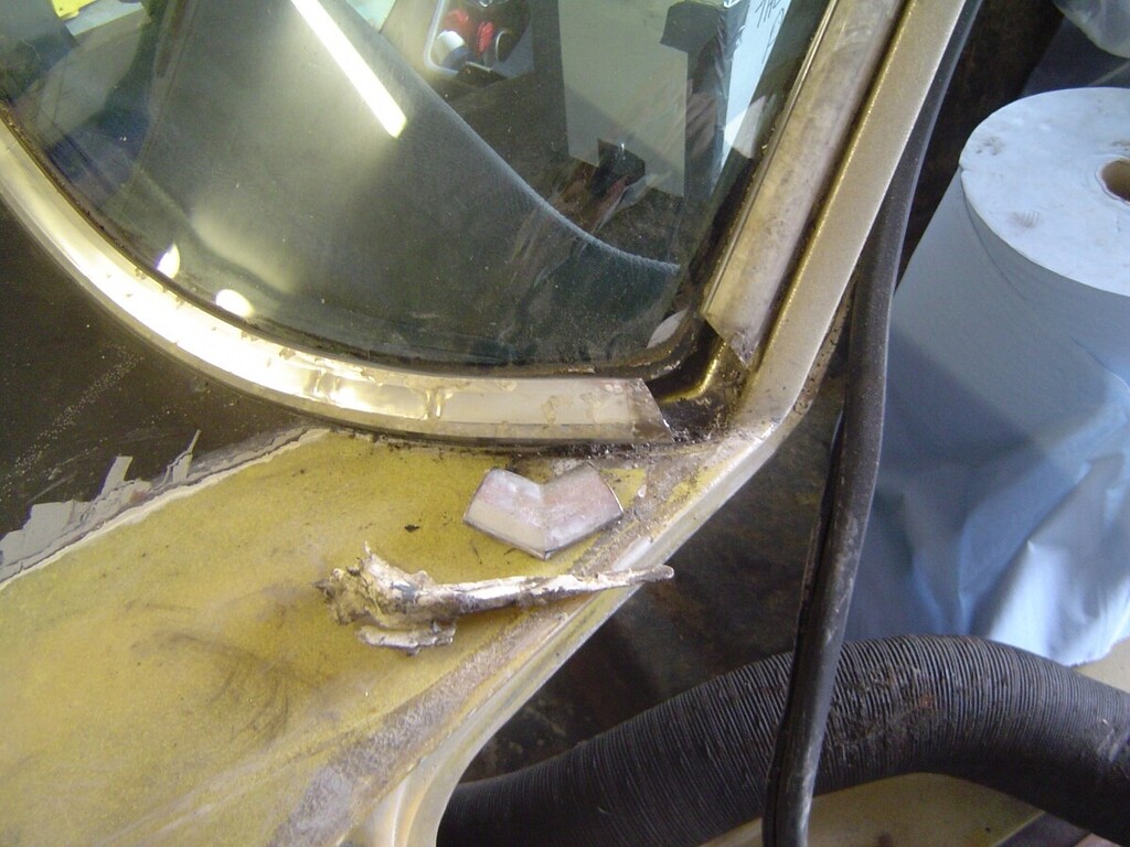 Bonded windscreen corner gaps - Plus 2 Discussions - LotusElan.net